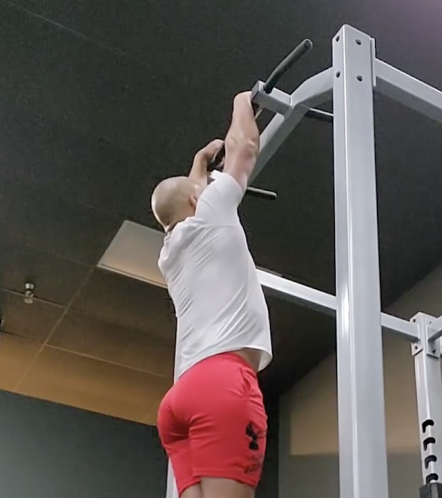 Lat Pulldown vs. Pull Ups